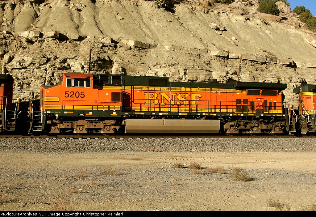BNSF 5205